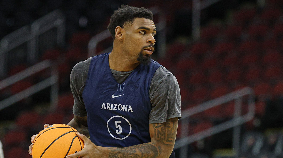 Arizona's former 4-star center enters transfer portal