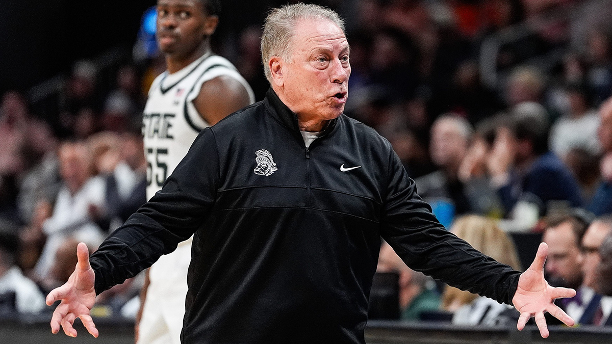 Michigan State HC Tom Izzo gets 100% real on hanging banners after ...