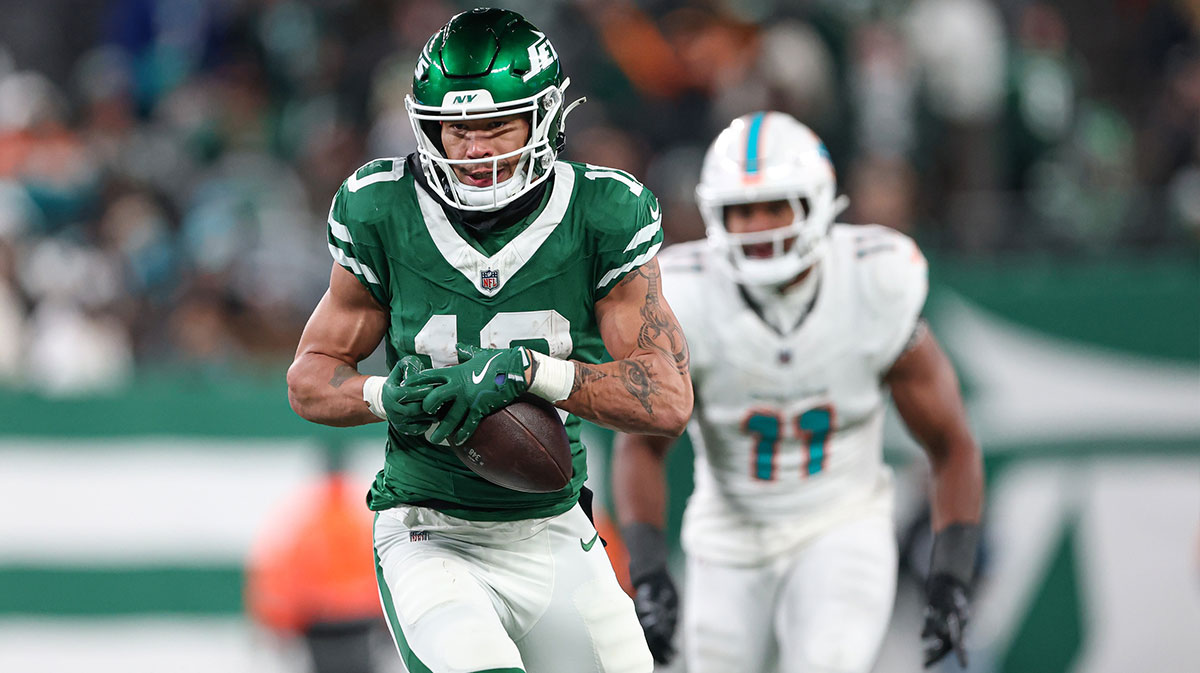 Jets restructure contract of longtime Aaron Rodgers pass-catcher