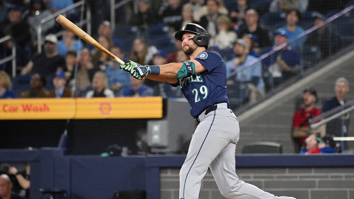 Cal Raleigh reacts to Jose Berrios' pitch-tipping accusation