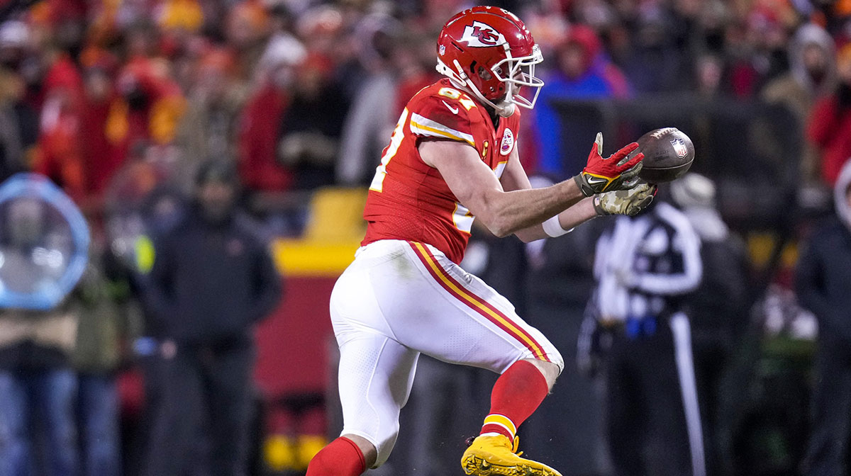 Chiefs news: Travis Kelce flaunts 25-pound body transformation