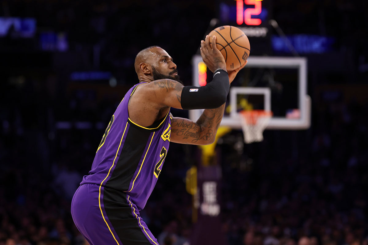 LeBron James reveals 'mission' after game-sealing block to beat Rockets