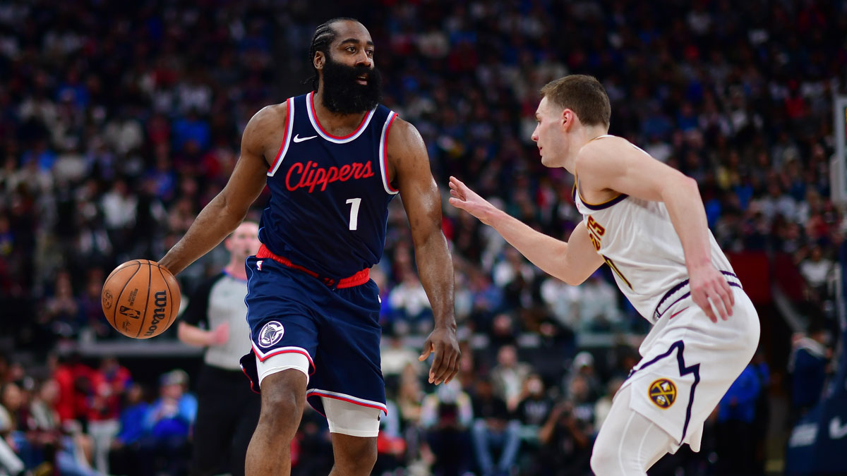 The Clippers Wall claims free-throw victim with horse head gimmick