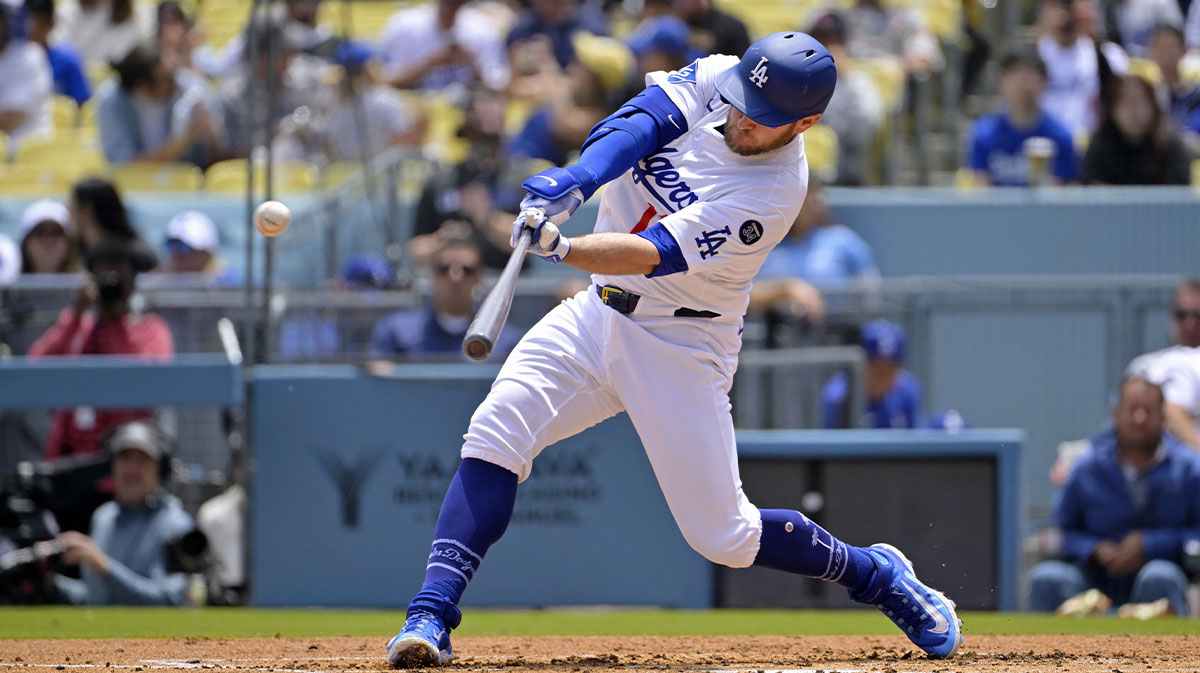 The wild reason why Max Muncy is suddenly wearing glasses