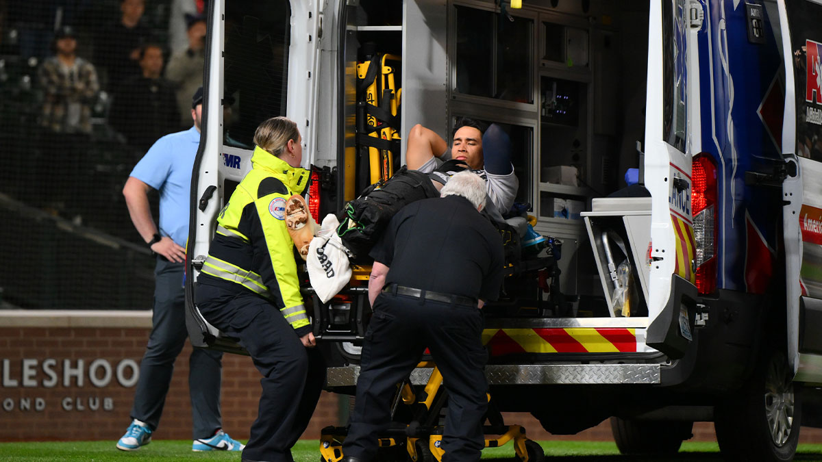 Oswaldo Cabrera leaves Mariners game in ambulance with lower-body injury