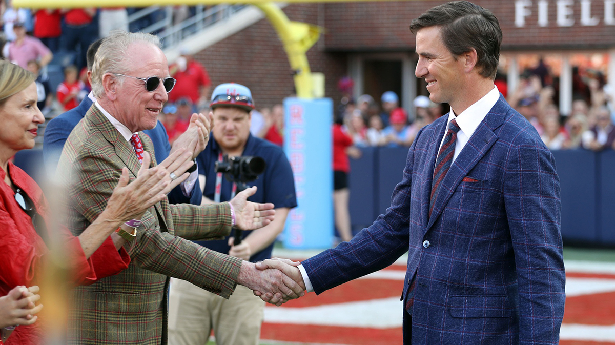 Ole Miss football news: Eli, Archie Manning photos go viral after ...