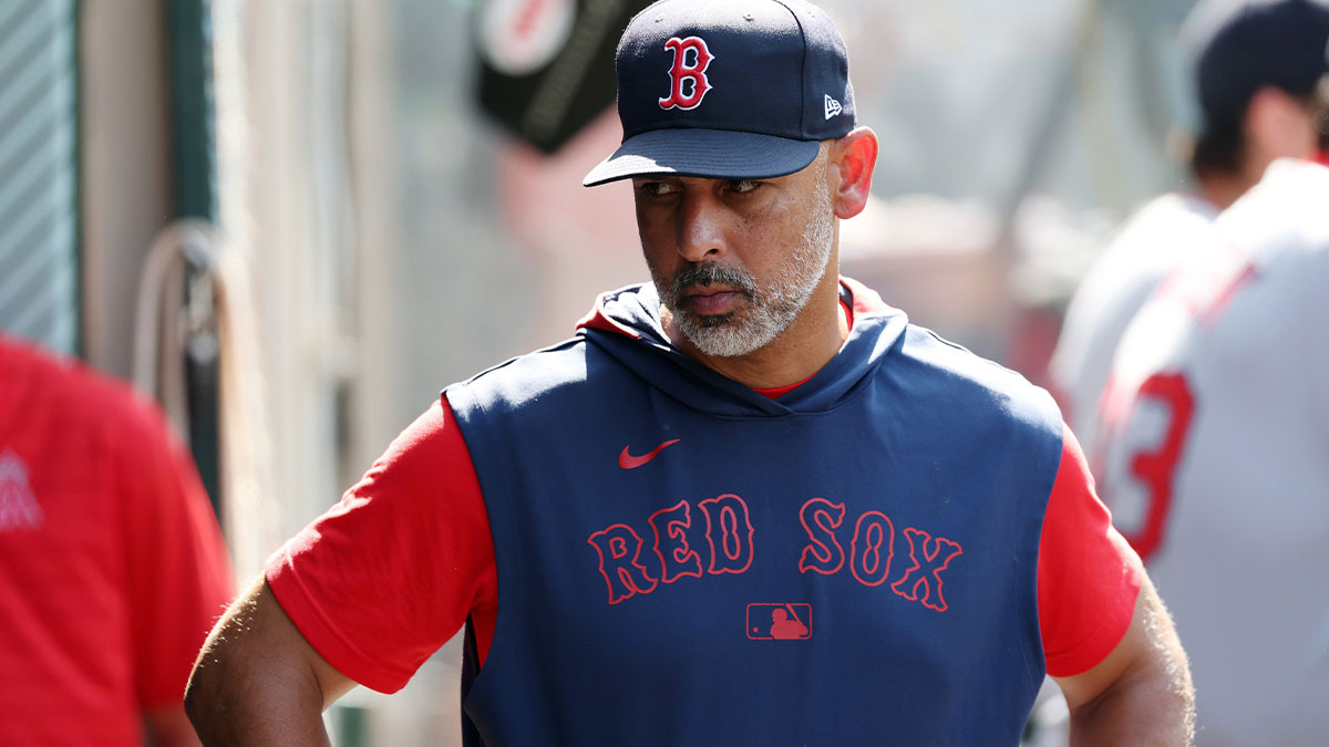 Red Sox manager Alex Cora gives Ceddanne Rafaela Gold Glove endorsement