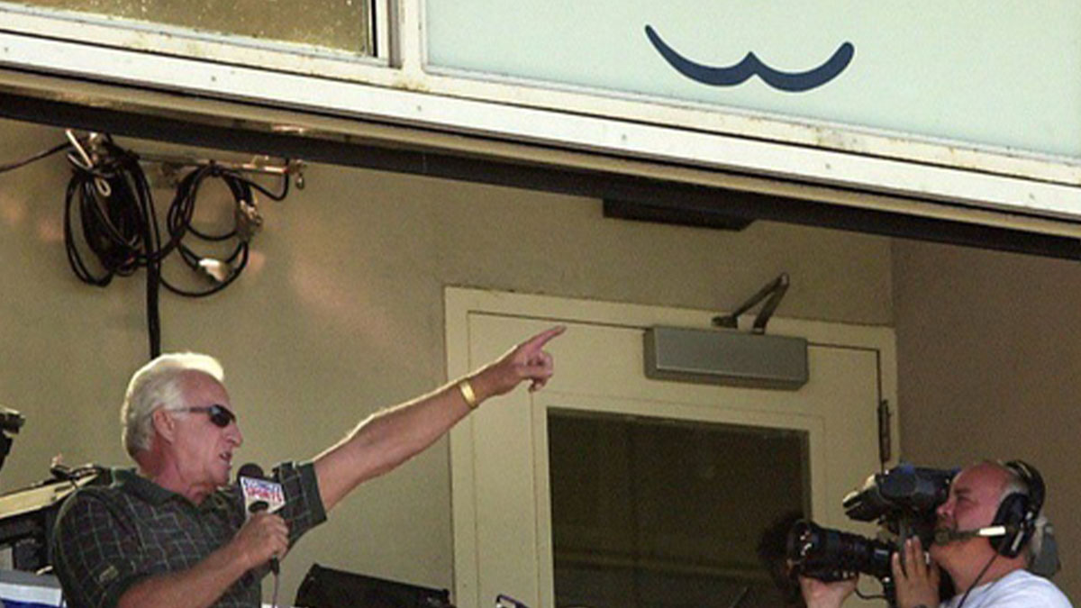 Brewers news: Cubs honor Bob Uecker with special moment at Wrigley Field