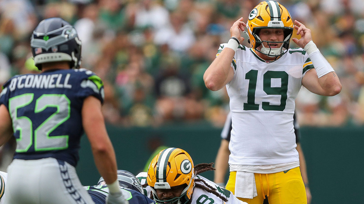 Packers cut 2 QBs amid Jordan Love injury