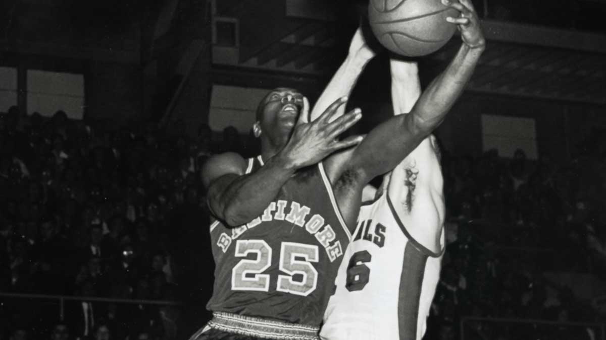 10 NBA players who've shattered the backboard