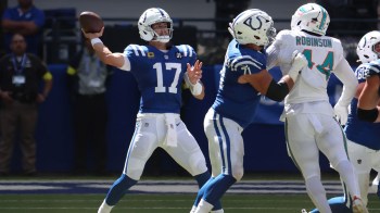 Colts news: Peyton Manning's selfie with ex-teammate's son will make fans nostalgic