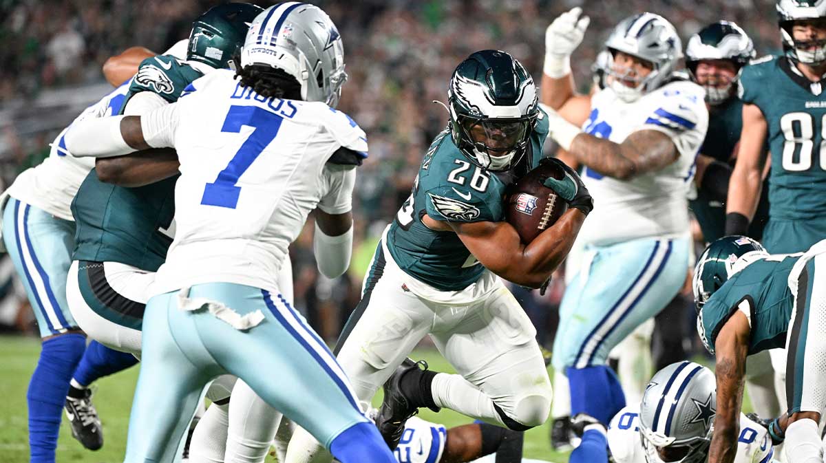 Eagles news: Saquon Barkley levels Cowboys defender with vicious stiff arm