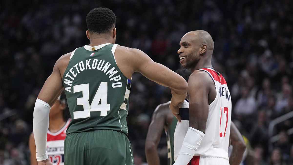 Bucks news: Watch Milwaukee pay tribute to Khris Middleton