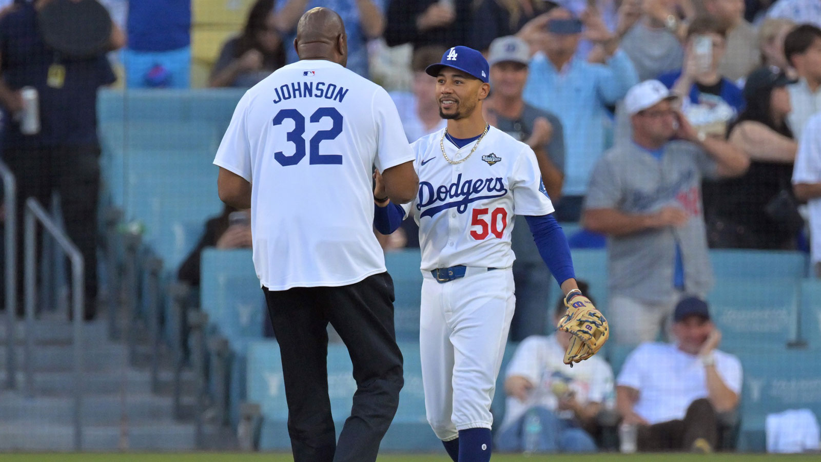 Dodgers news: Magic Johnson joins World Series parade