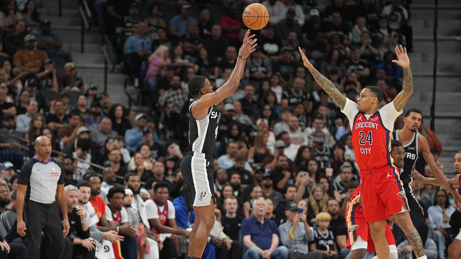 Spurs news: De'Aaron Fox announces return from injury with first 2025 ...