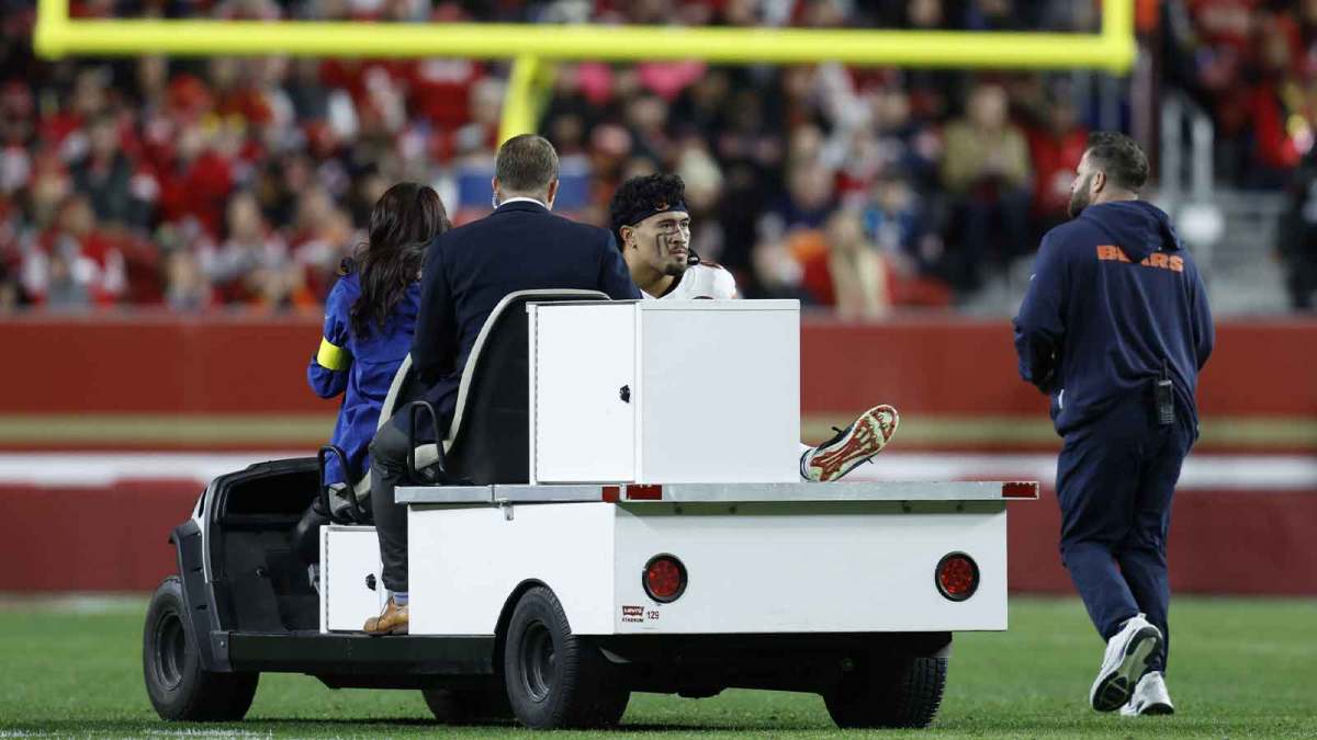 Bears news: Chicago LB carted off the field with concerning injury vs ...