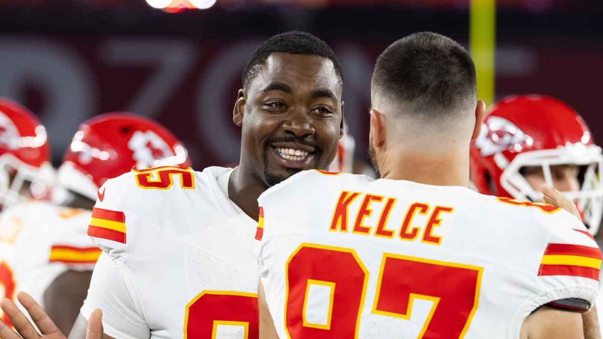 Chiefs news: Chris Jones is begging Travis Kelce to play 1 more year