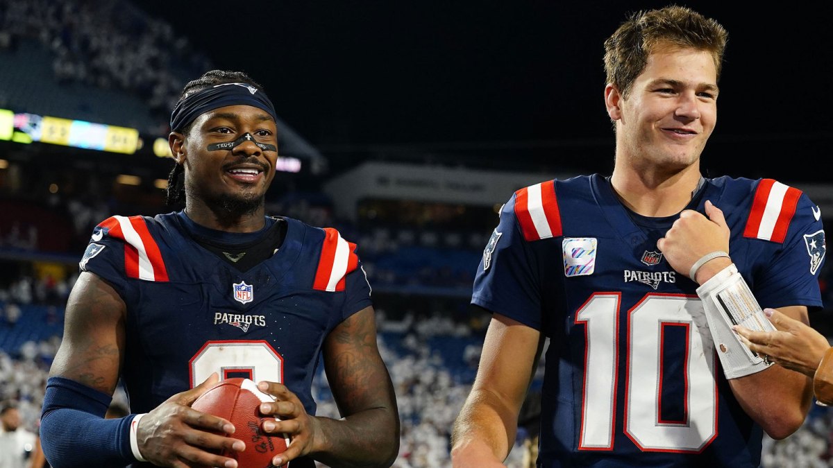 Even Stefon Diggs can't believe Drake Maye's MVP breakout for Patriots