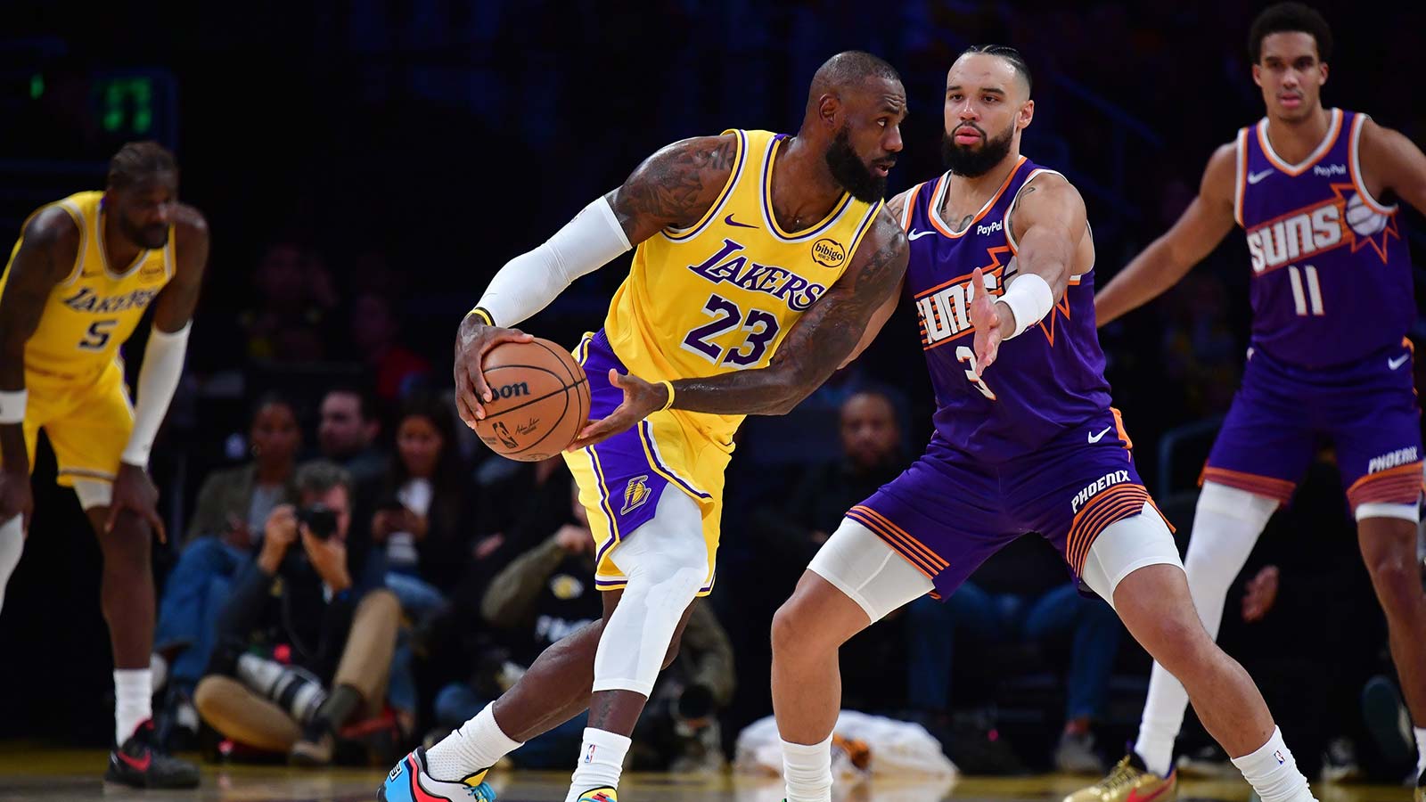 Lakers news: Fans make fun of LeBron James keeping scoring streak alive ...