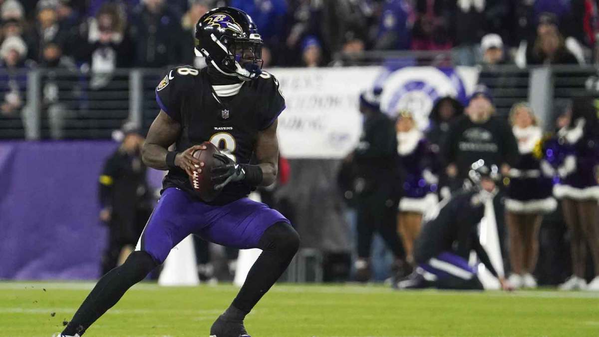Ravens news: Lamar Jackson exits SNF Patriots game with concerning injury