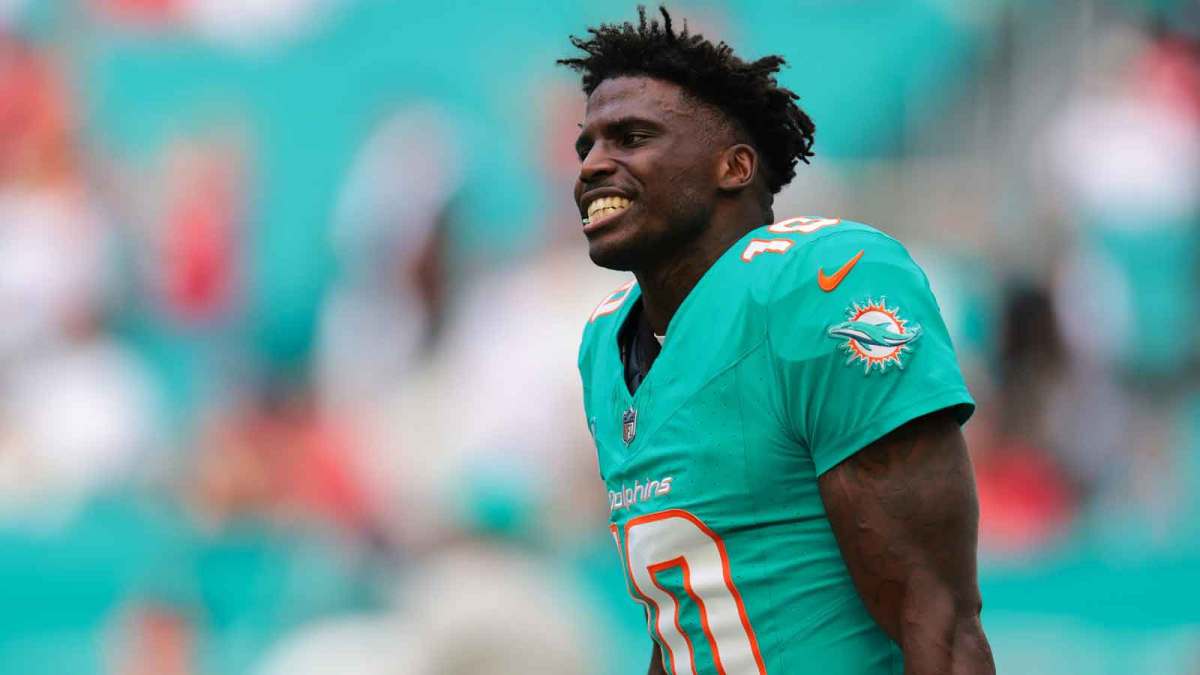 Tyreek Hill's ex slammed over using spousal support in Bentley purchase