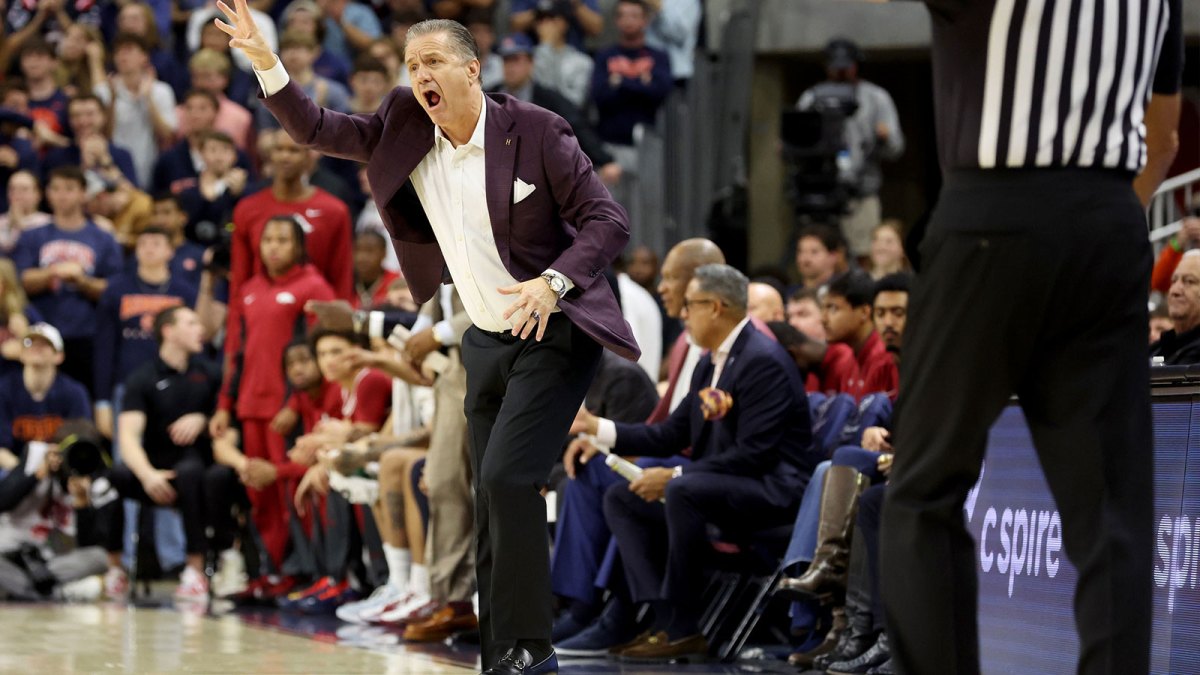 Arkansas basketball's John Calipari 'burning tape' after 22-point loss ...