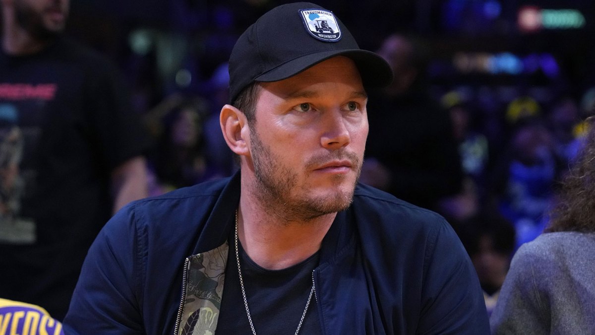 Chris Pratt celebrates Seattle 'whooping' 49ers from restaurant in ...