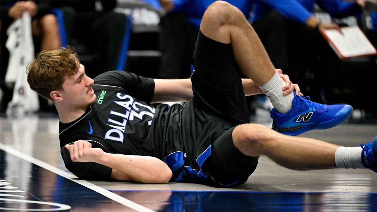 Mavericks news: Cooper Flagg exits Nuggets game with ankle injury