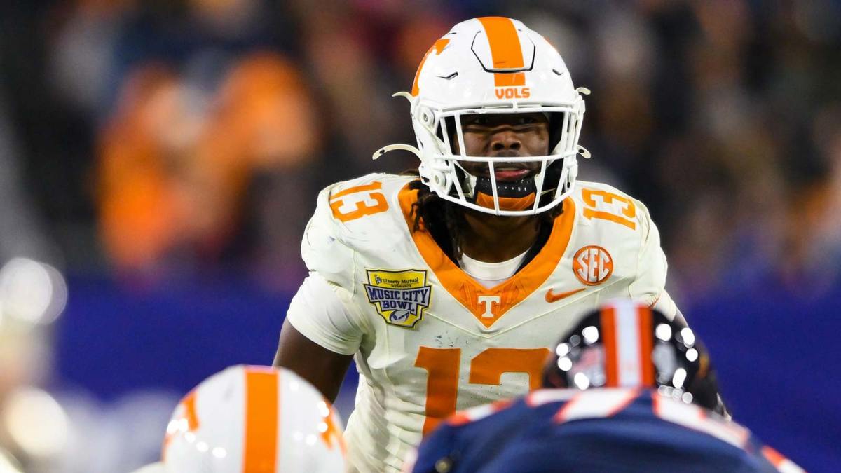 Tennessee football news: Volunteers re-sign LB after breakout 2025 season