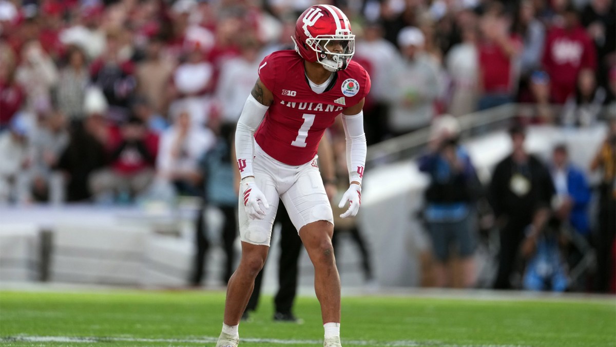 Indiana football news: Hoosiers re-sign starting safety for 2026 season ...
