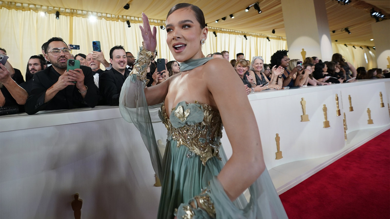 Bills news: Hailee Steinfeld's Golden Globes appearance comes with ...
