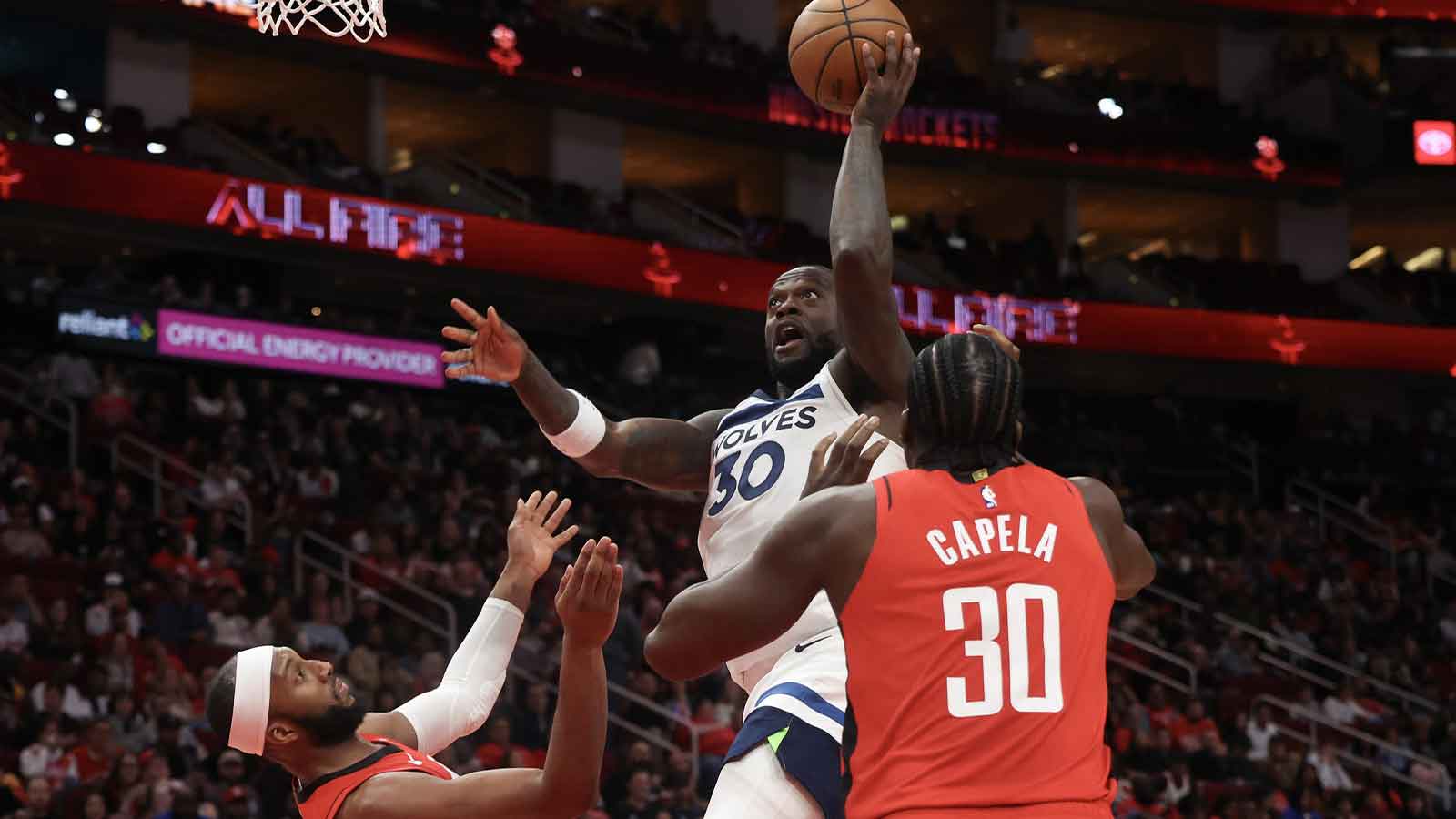 Timberwolves news: Julius Randle bullies Alperen Sengun for easy slam dunk
