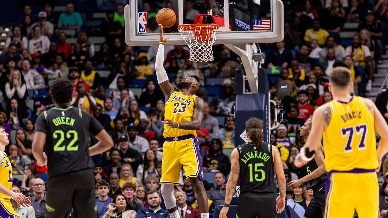 Lakers news: LeBron James upgraded to available for Clippers showdown