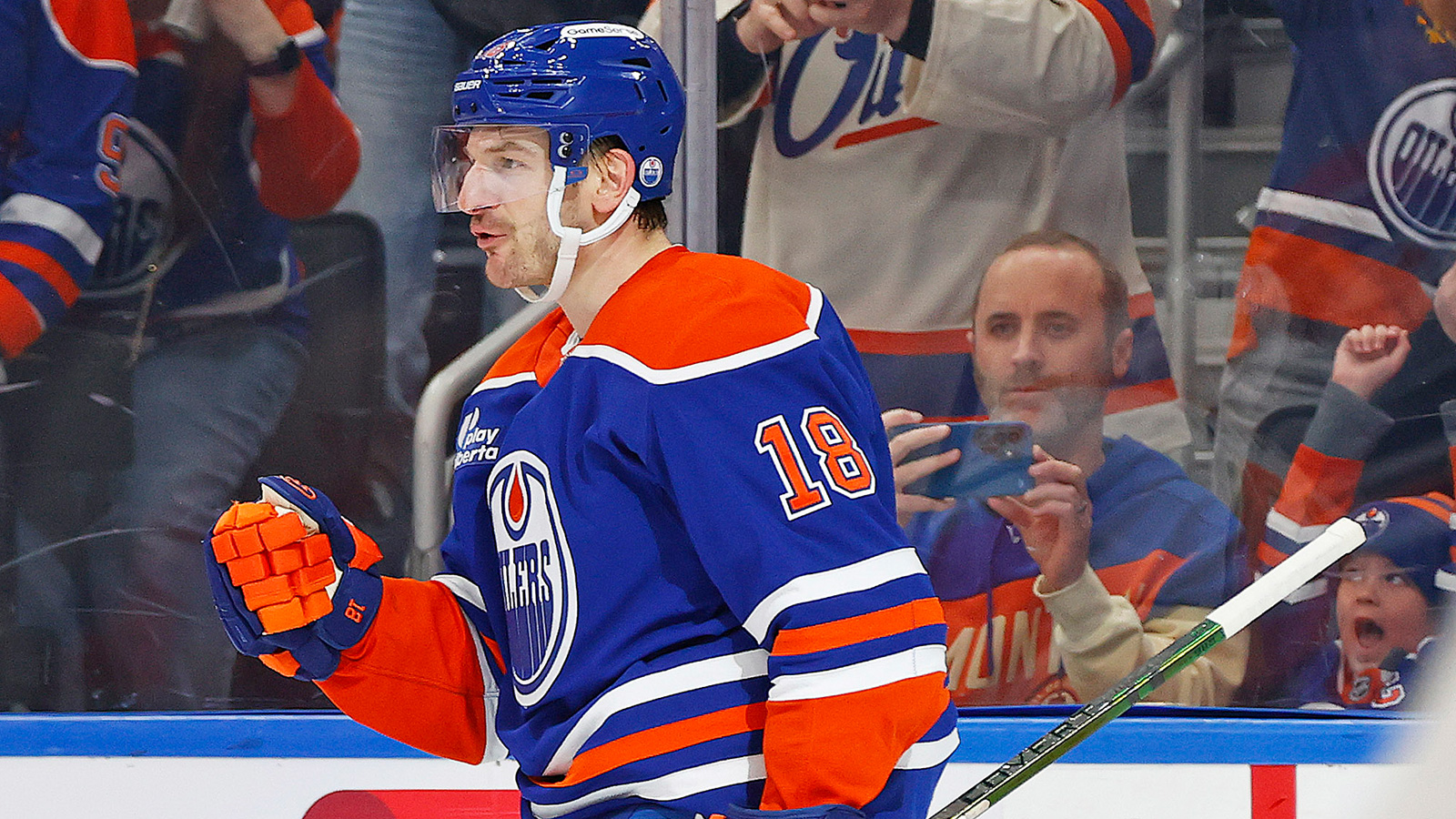 Oilers news: Zach Hyman exits Ducks clash after rough hit