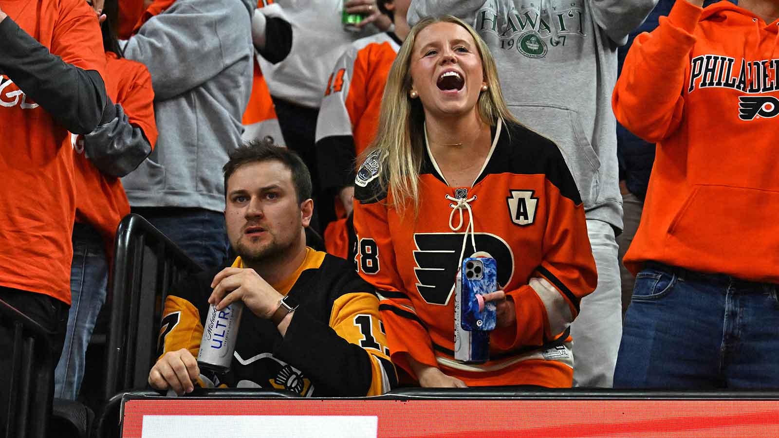 Flyers fans bring out the brooms after dominant Game 3 win over Penguins