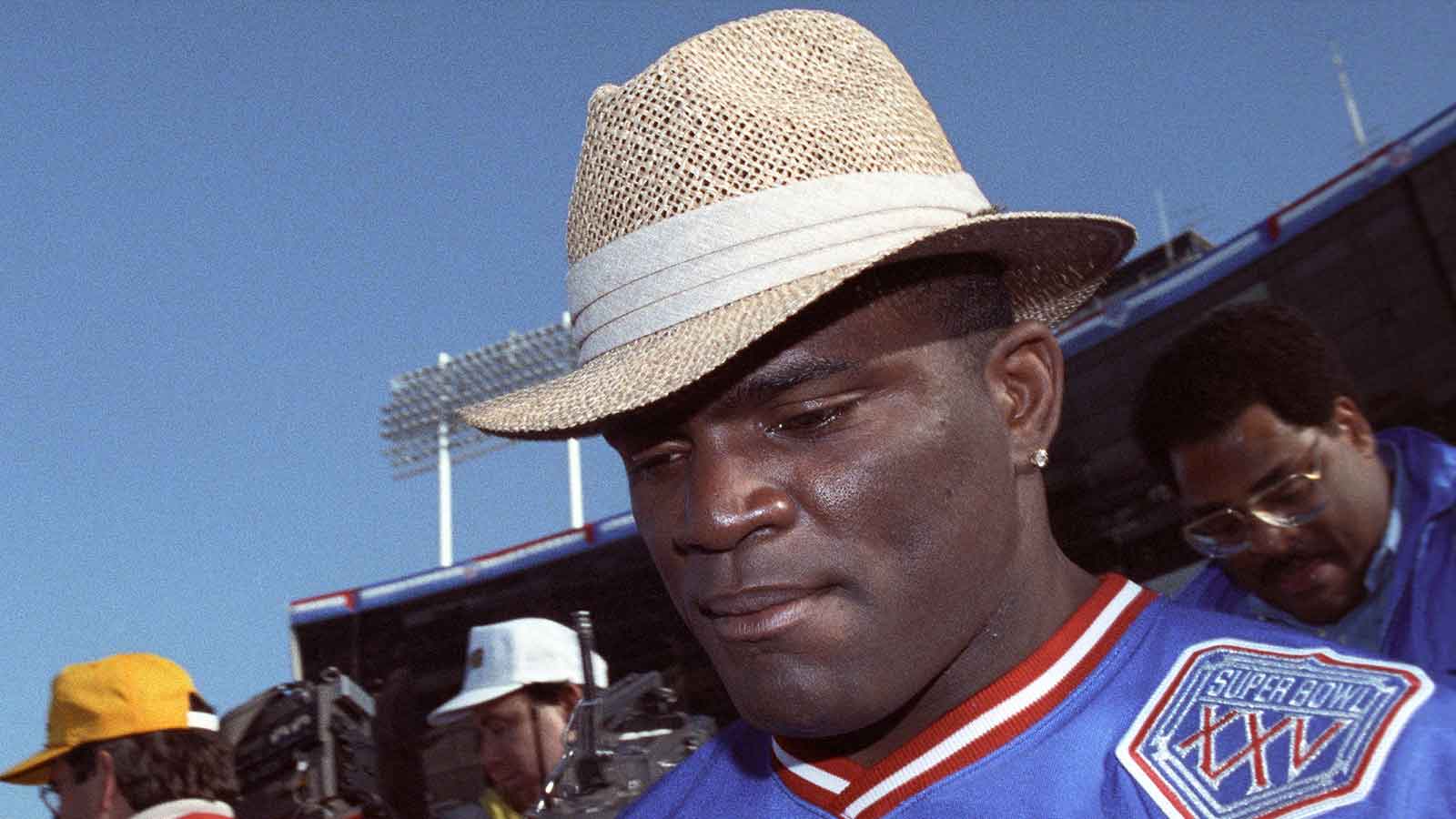 Giants news: Lawrence Taylor still in hospital for pancreatitis