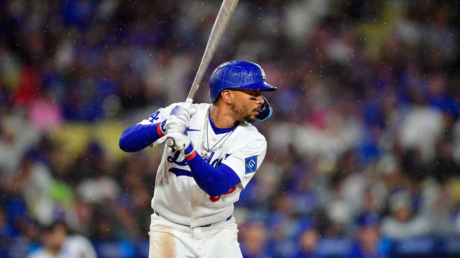 Dodgers news: Dave Roberts shares massive Mookie Betts injury update
