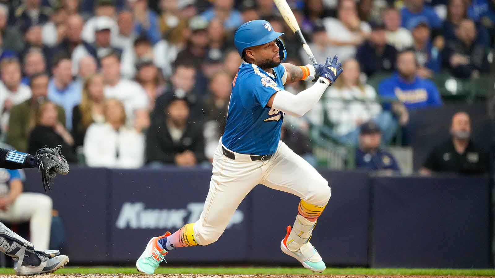 Brewers’ Jackson Chourio shares weird moment with his bat after foul ball