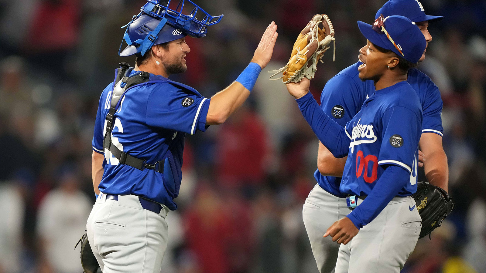 Dodgers’ star prospect suffers ‘significant’ knee injury in wild bat ...