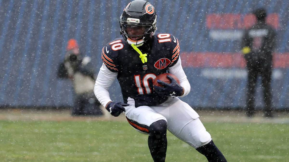 Bears news: Luther Burden's biggest lesson from DJ Moore before Bills trade