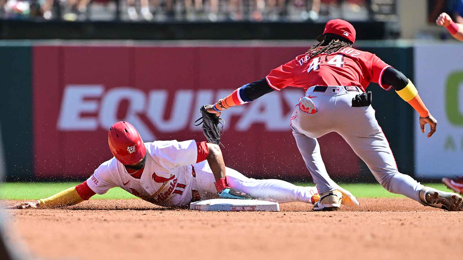 Reds news: Elly De La Cruz hits home run 442 feet on Jackie Robinson Day