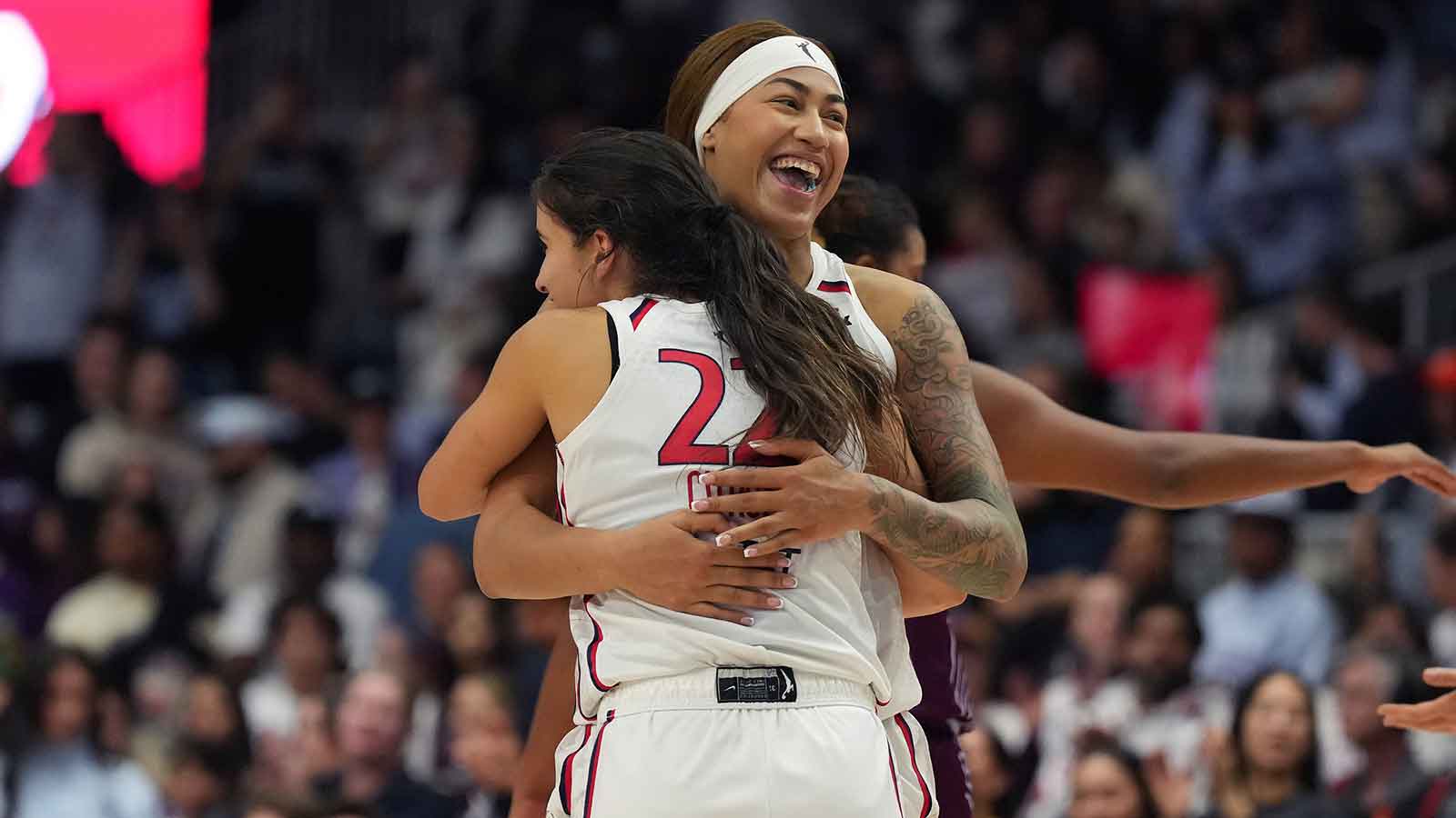 Shakira Austin's 'proud' reaction to Sonia Citron's 26-point game vs. Tempo