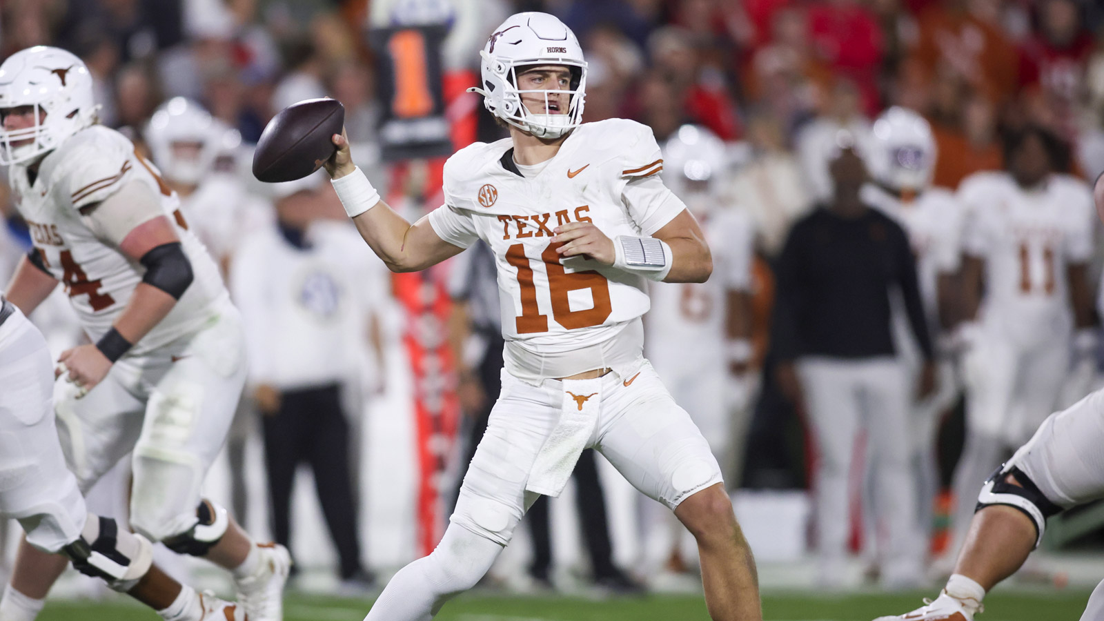 Texas news: Joel Klatt ranks Arch Manning behind Dante Moore for 2026 ...