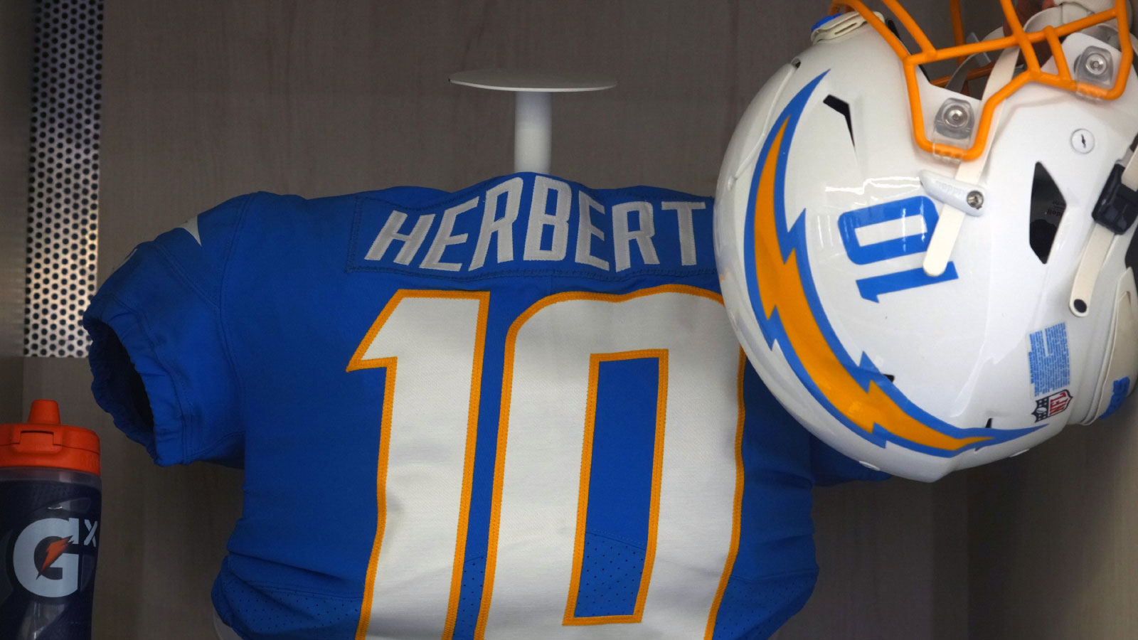 Chargers news: Justin Herbert practice update raises injury concern