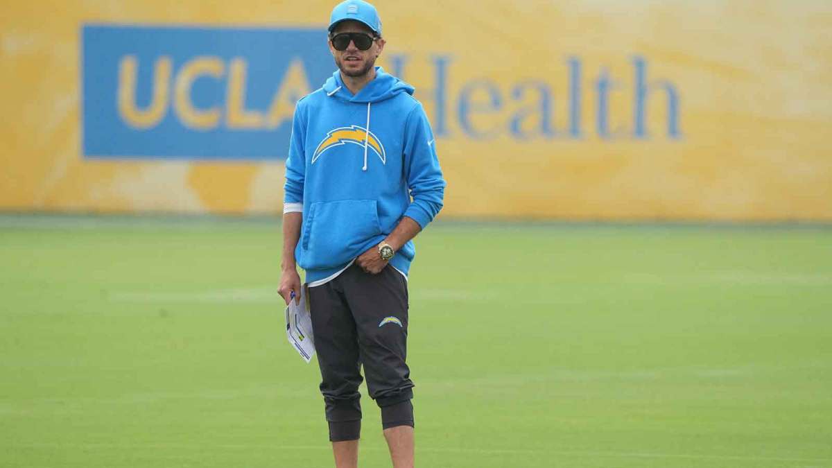 Chargers news: Mike McDaniel gave LA receivers ultimatum, per Quentin ...