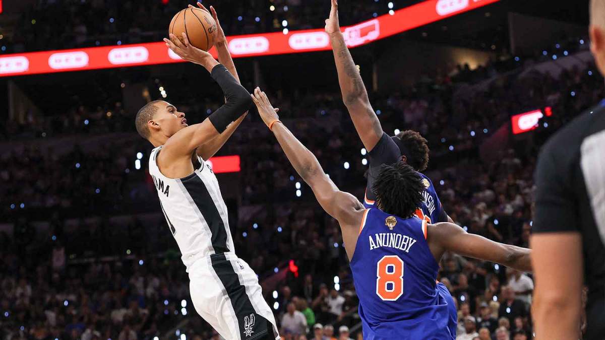 Spurs news: Bill Simmons appalled by lack of Wemby flagrant foul call