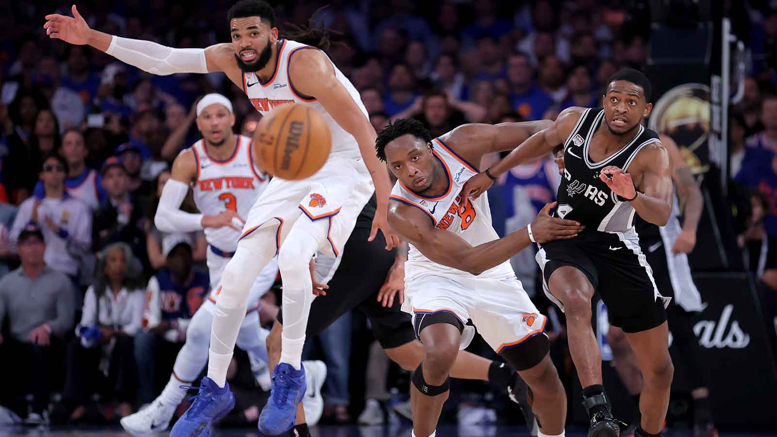 Spurs news: De'Aaron Fox catches wild stray from Candace Parker during ...