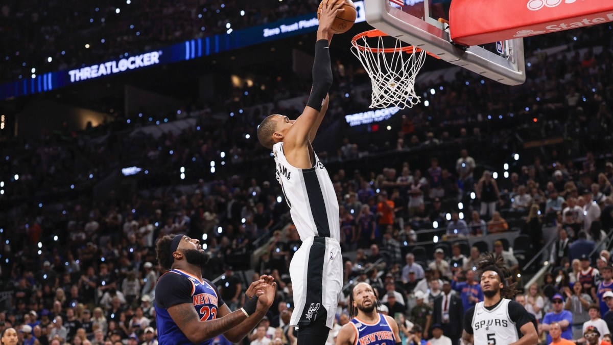 Knicks news: NY fans blast Scott Foster for flagrant Mitchell Robinson ...