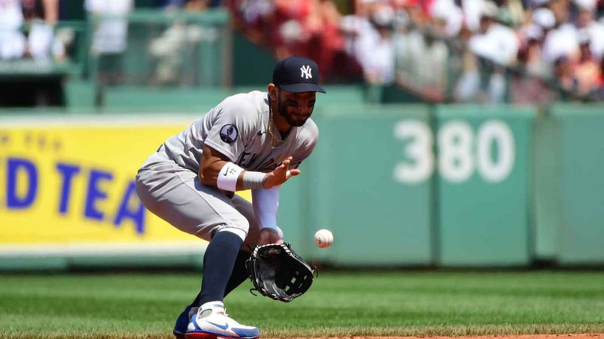 Yankees news: Aaron Boone gets real on sloppy defense vs. Red Sox